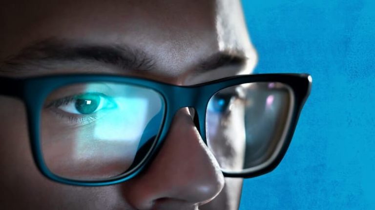 ¿Cómo funcionan los lentes para computadoras? | Opticas Tacna